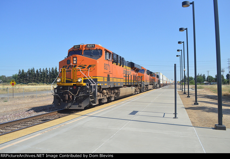 BNSF 8271